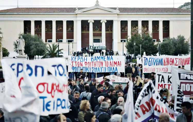 Τραγωδία στα Τέμπη: Τα στάδια του πένθους